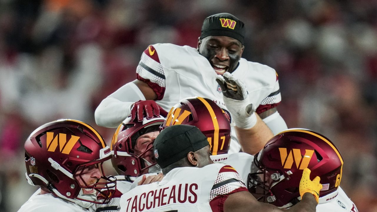 Commanders' Zane Gonzalez hits 'doink' shot for win - Our Esquina