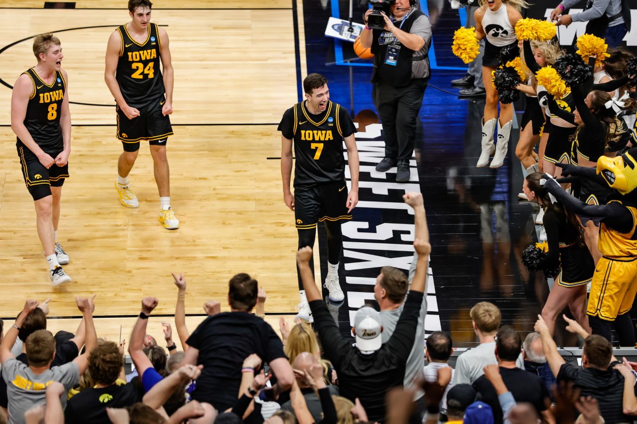 Iowa dunks on Nebraska, welcomes 'Cinderella' tag - Our Esquina